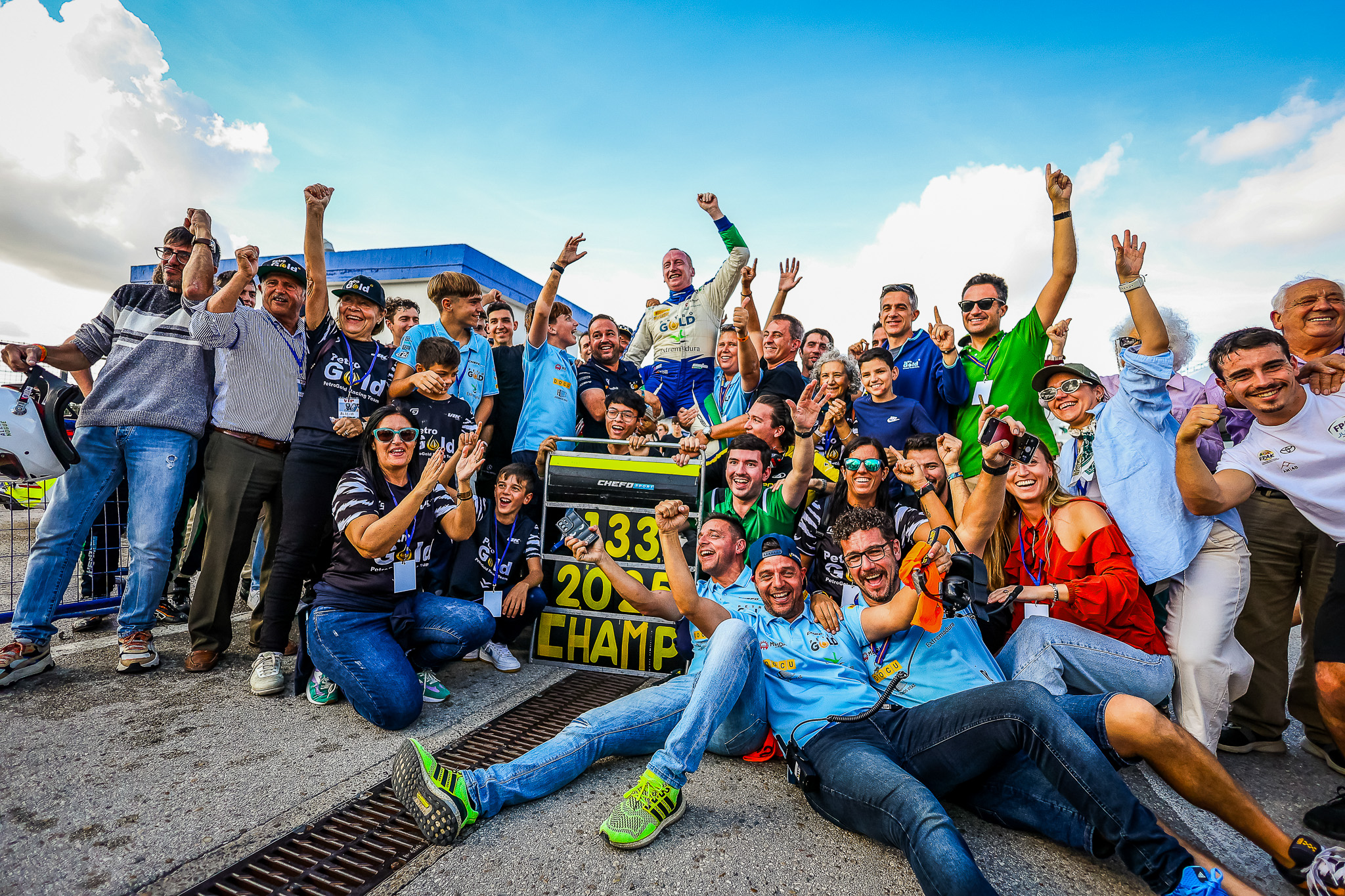 Ángel Santos y Alejandro Iribas, campeones de Supercars España ...